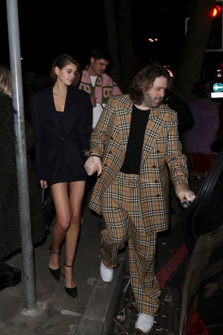 Kaia Gerber Upskirt Long Legged Model Shows Her Sexy Panties The